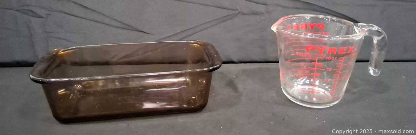 Pyrex 2-Cup Measuring Cup and Amber Glass Loaf Pan | Maxsold