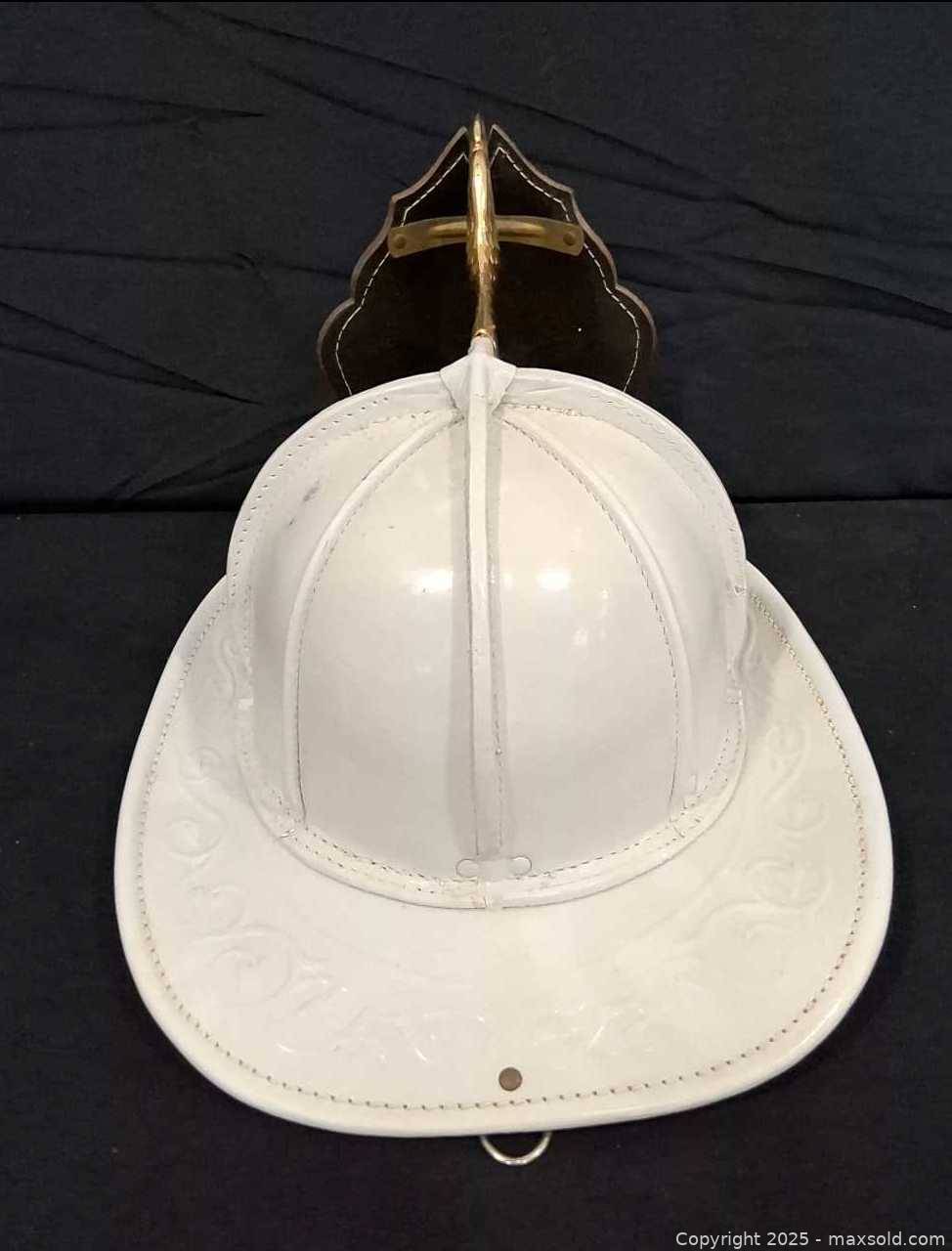 White leather fire chief parade helmet | Maxsold