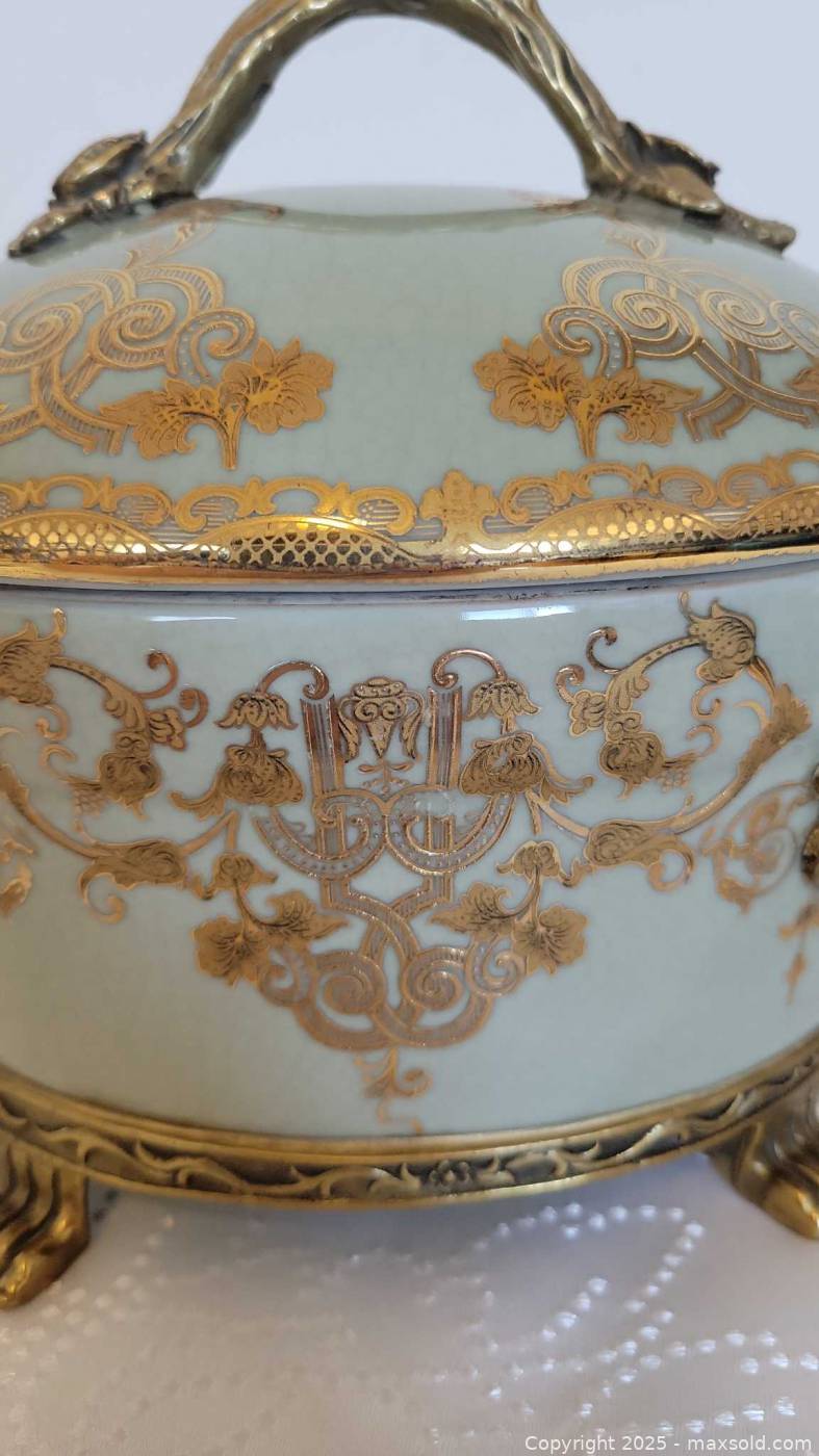 Vintage Dominic porcelain lidded jewelry box | Maxsold