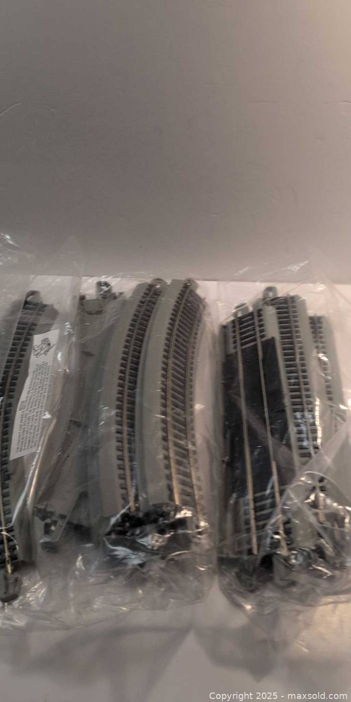 Bachmann EZ Track model railroad sections | Maxsold