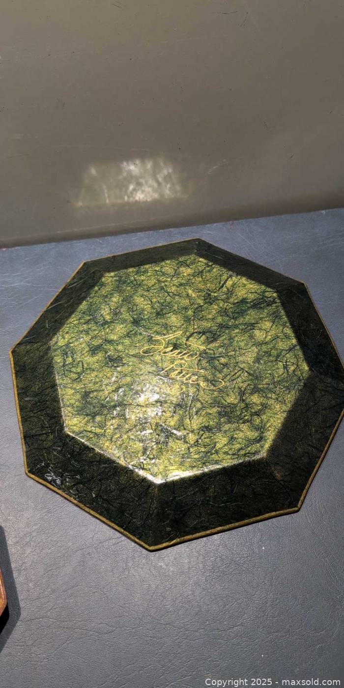 Two octagonal decorative plates | Maxsold
