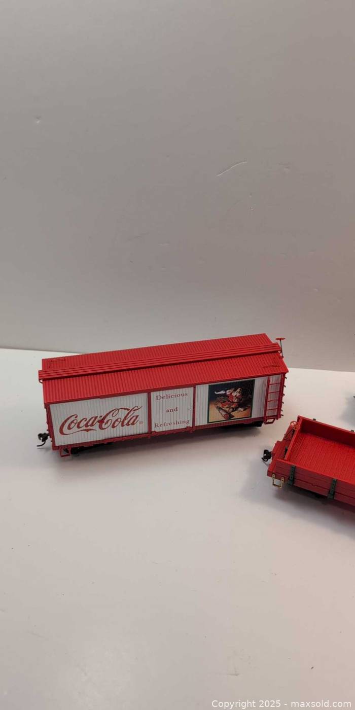 Bachmann Coca-Cola model train cars, 3 | Maxsold