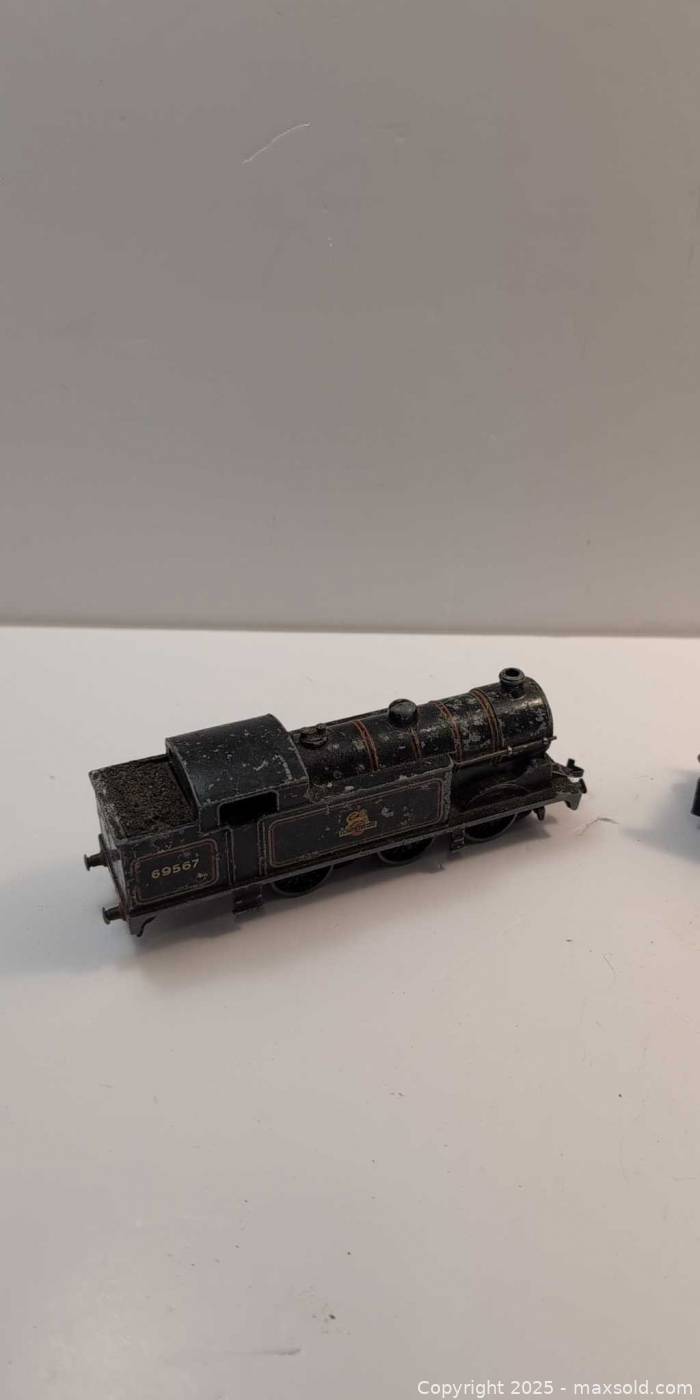 Steam locomotive model and LNER tender | Maxsold