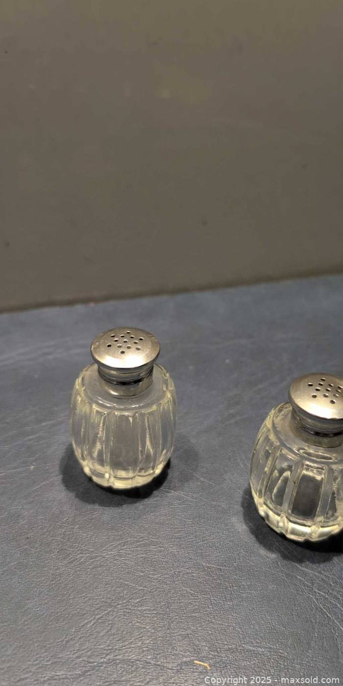 Mini glass salt and pepper shakers | Maxsold