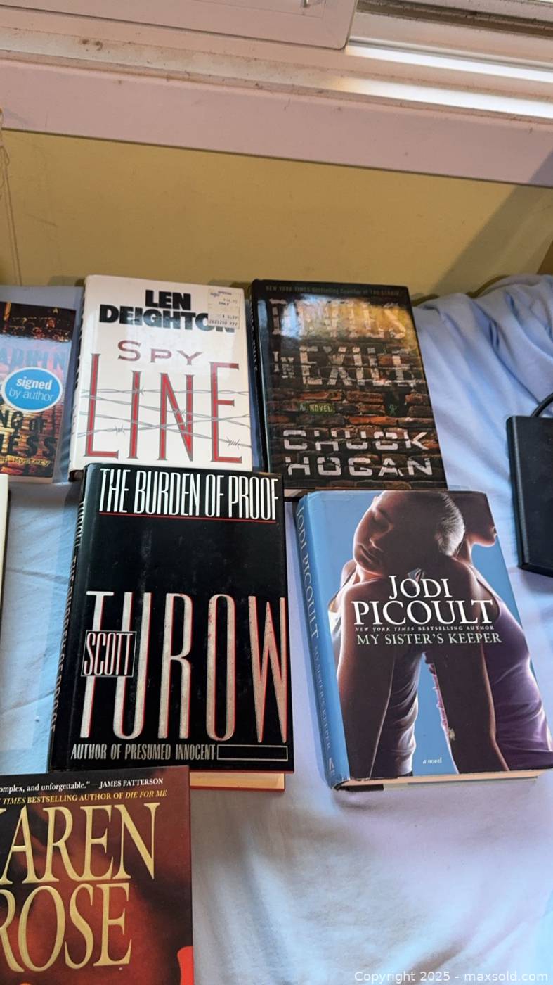 11 modern first-edition hardcover fiction books | Maxsold