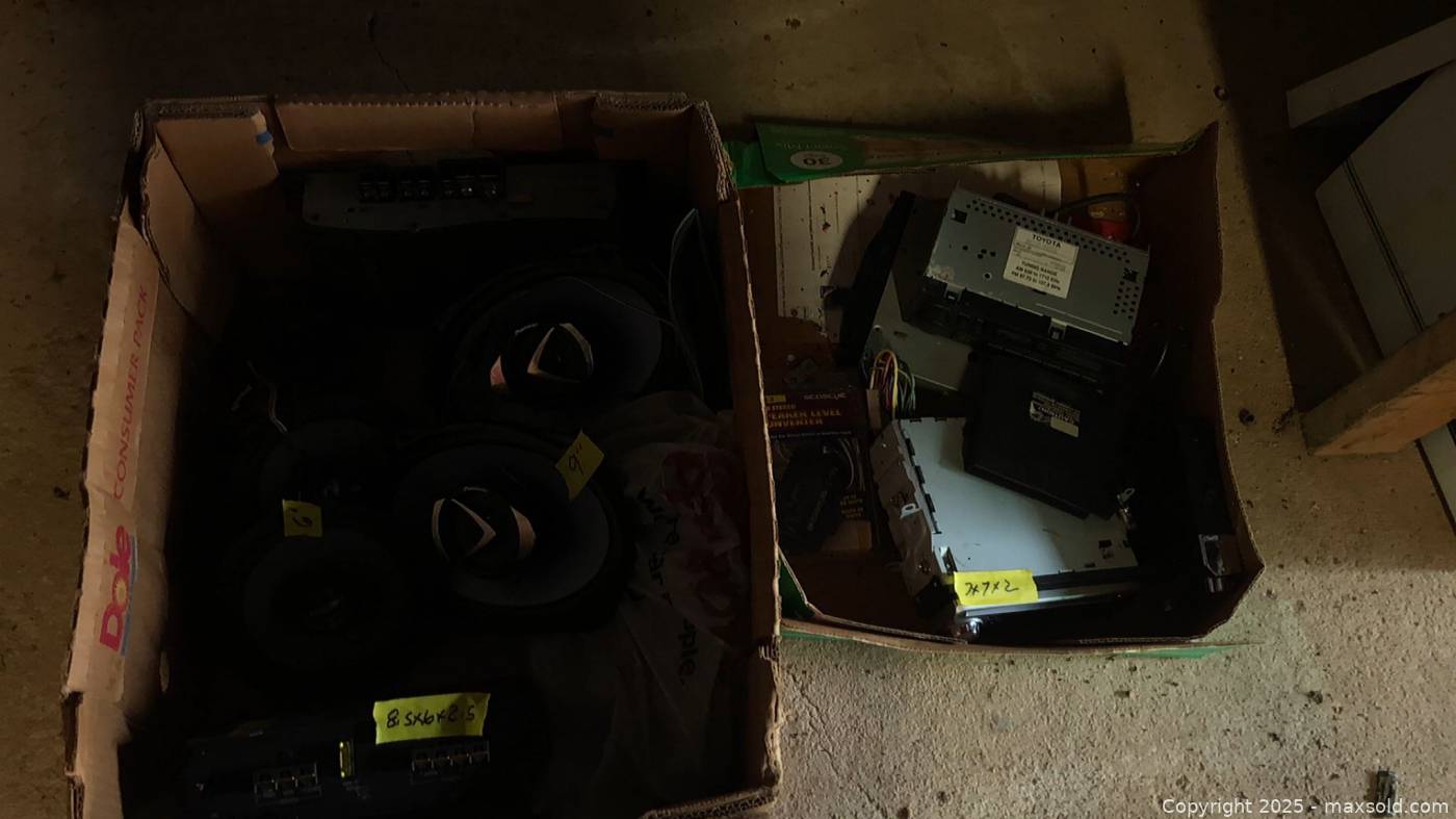 JBL amplifier, Pioneer converter, four speakers, JVC and Toyota car ...