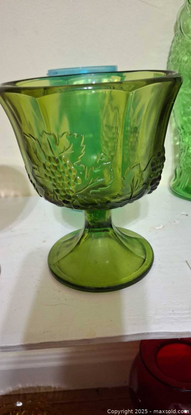 Lenox crystal vase with box and colored glassware | Maxsold