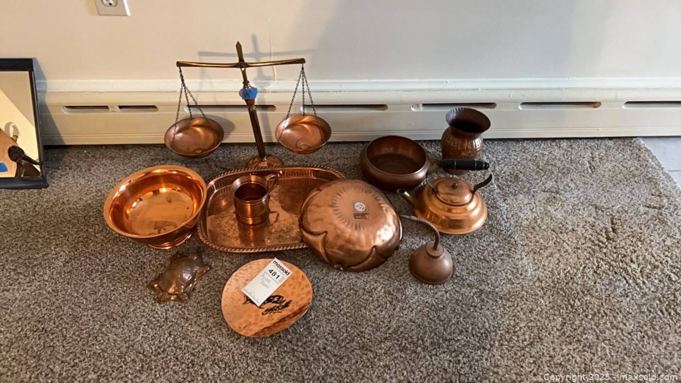 Copper décor and serving pieces with 15" balance scale | Maxsold