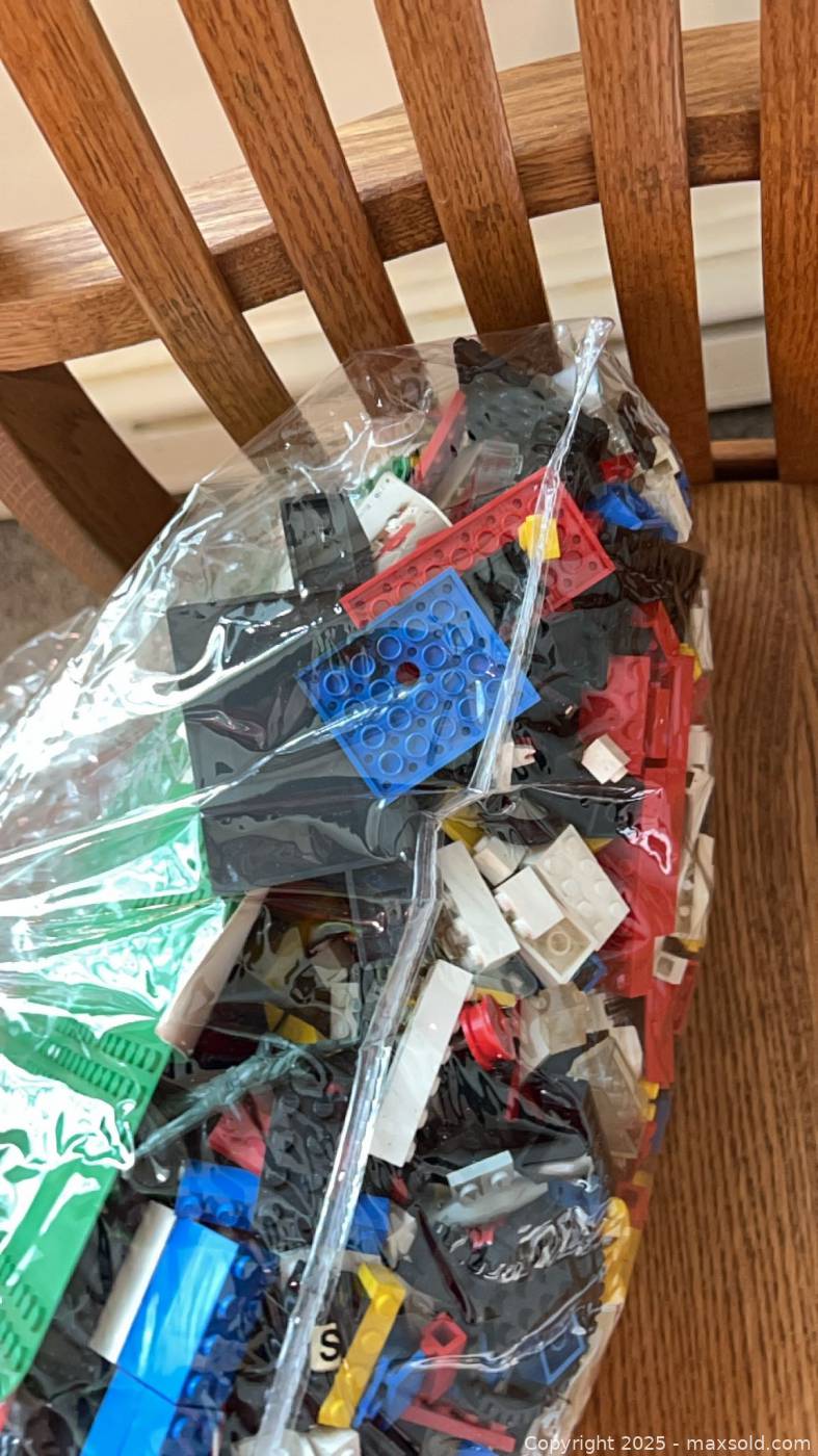 Bag Of Assorted Lego Pieces | Maxsold
