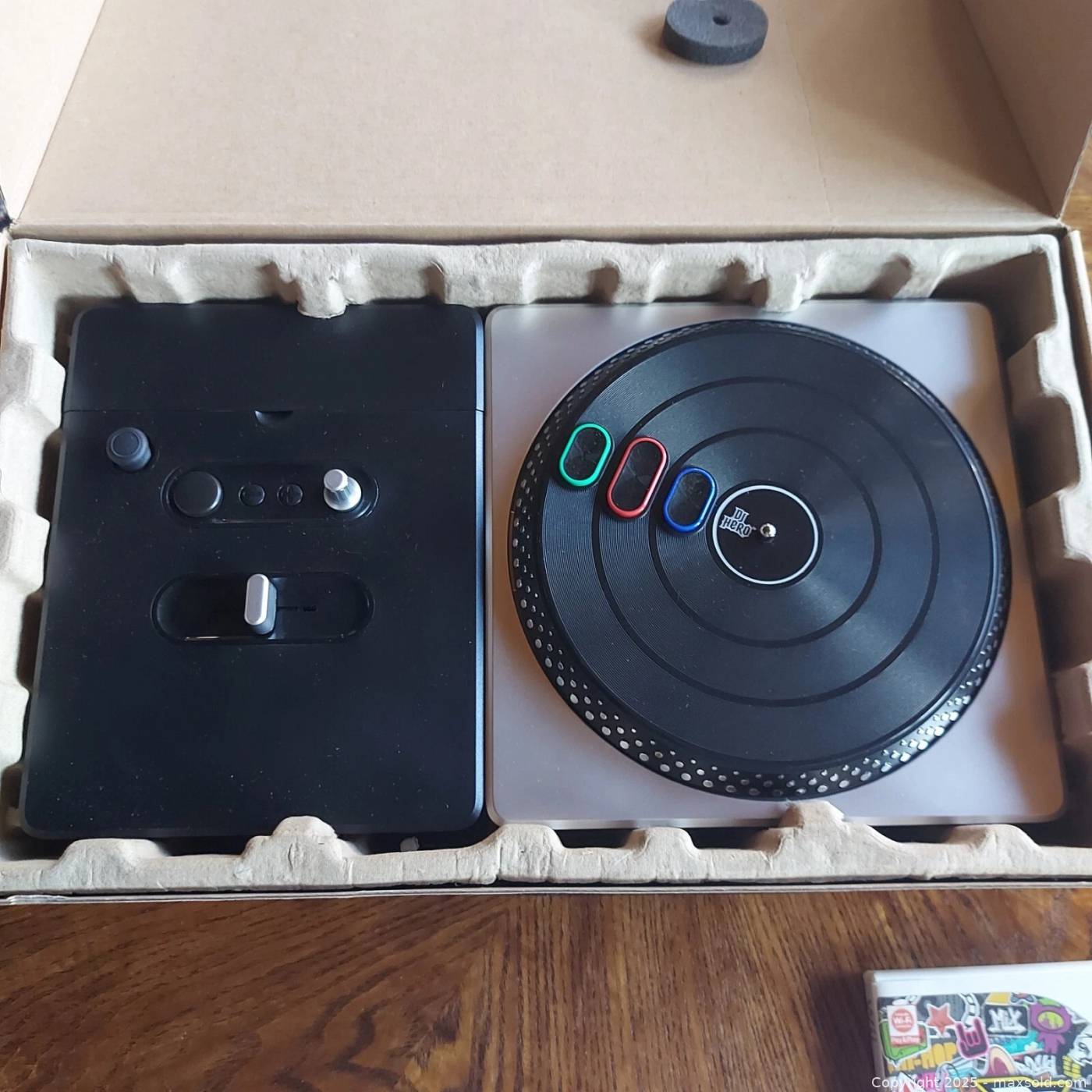 Nintendo Wii DJ Hero turntable kit with game | Maxsold