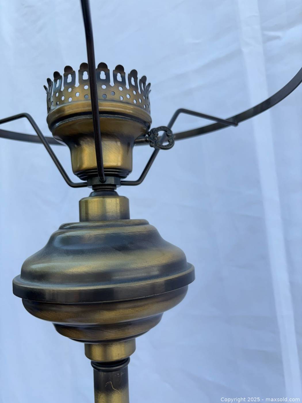 Vintage brass hurricane floor lamp with tray | Maxsold