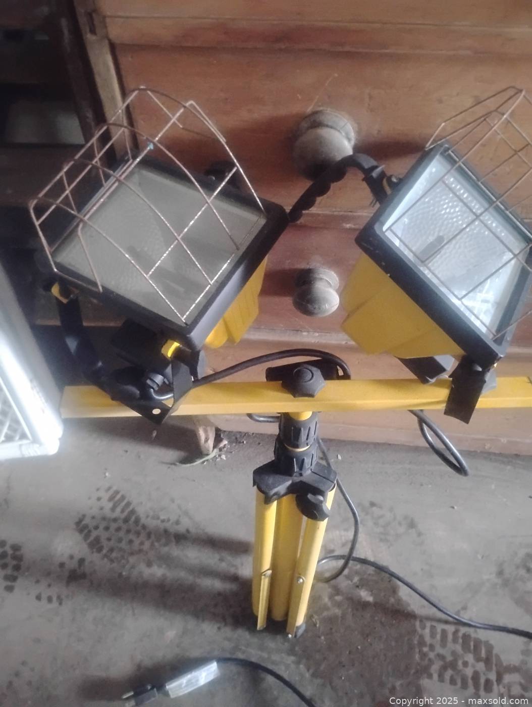 Dual-head Halogen Work Light Tripod Stand | Maxsold