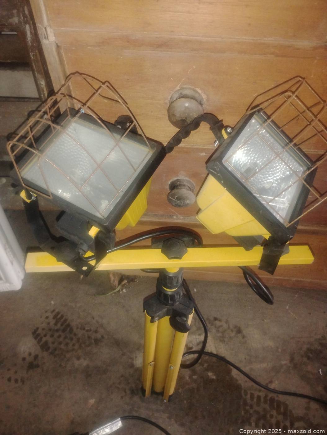 Dual-head Halogen Work Light Tripod Stand | Maxsold
