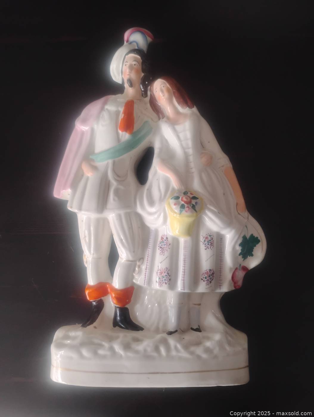 Vintage ceramic glazed romantic couple figurine | Maxsold