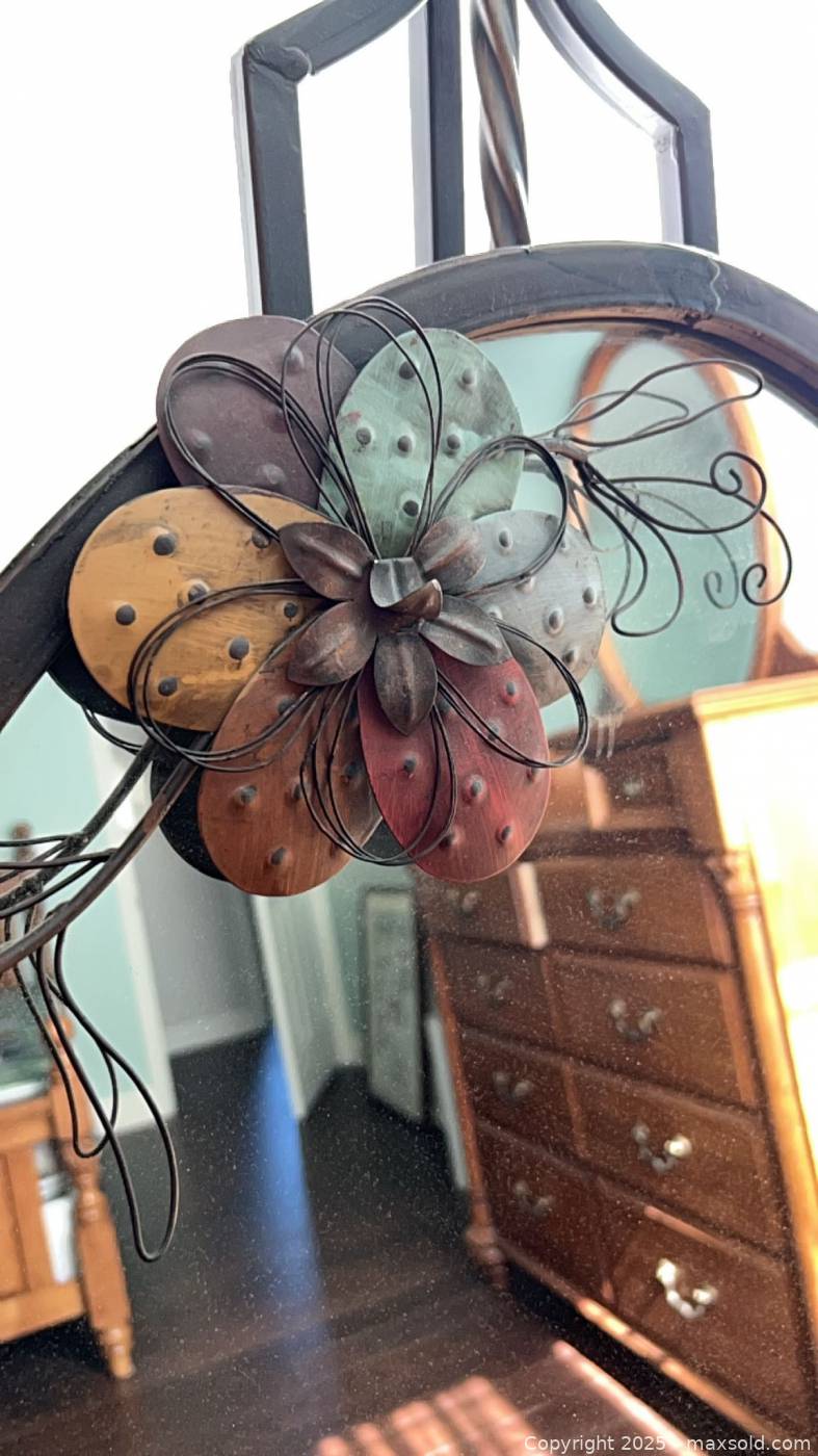Decorative freestanding mirror on metal stand | Maxsold