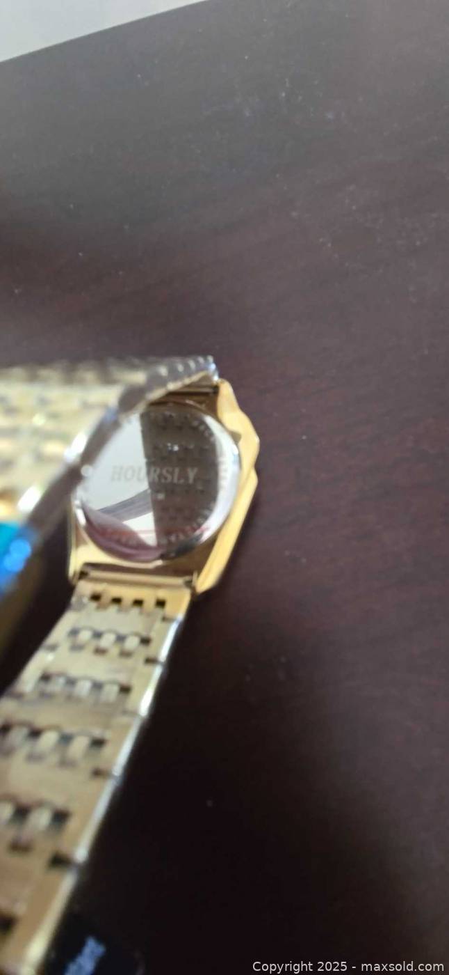 Hoursly gold-tone wristwatch in box | Maxsold