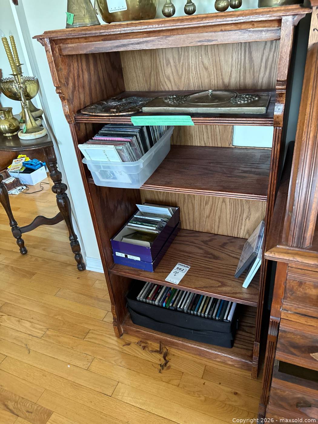 Wood bookcase shelving unit 25x14x45 in | Maxsold