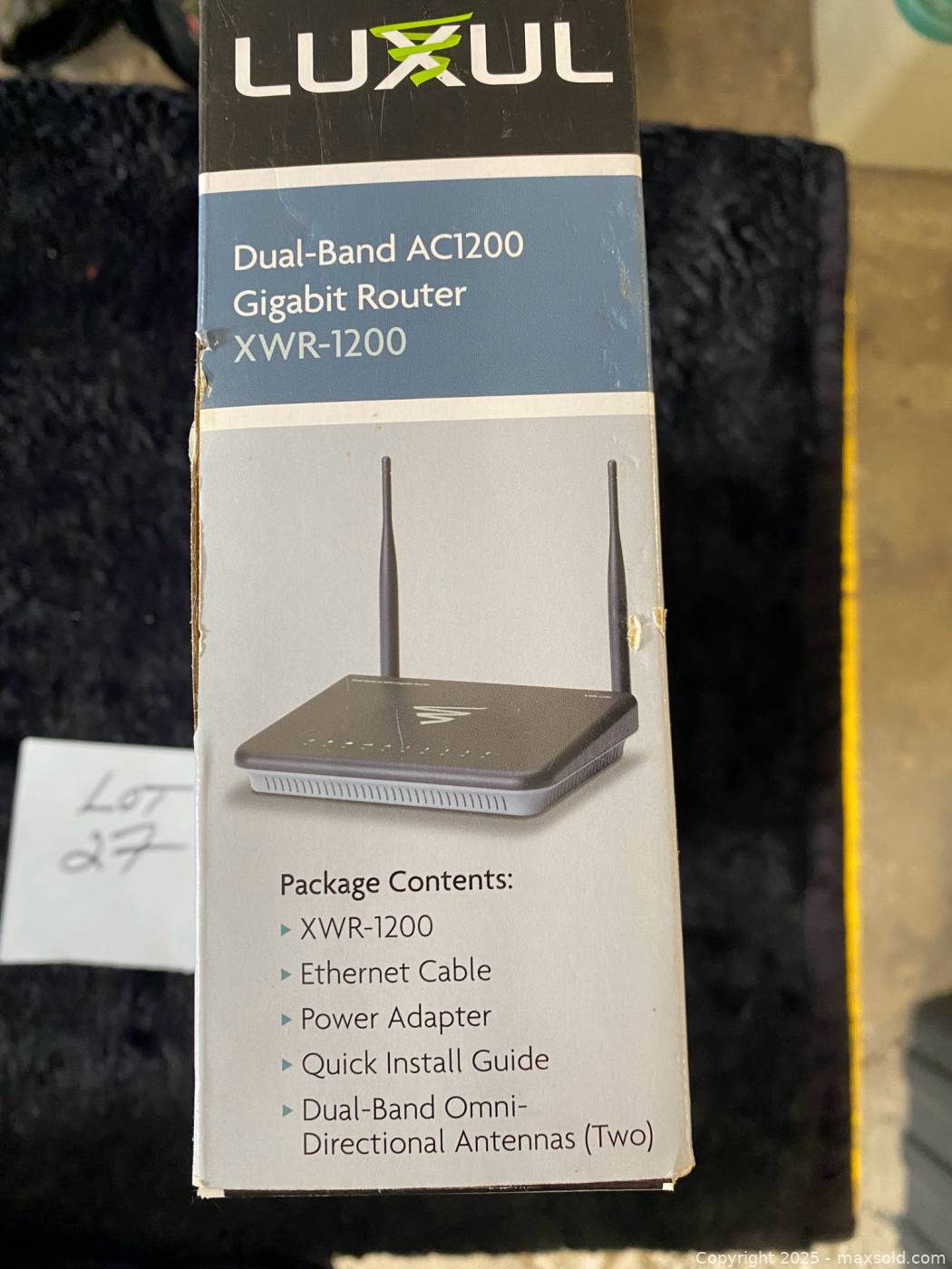 Luxul XWR-1200 AC1200 dual-band gigabit router | Maxsold