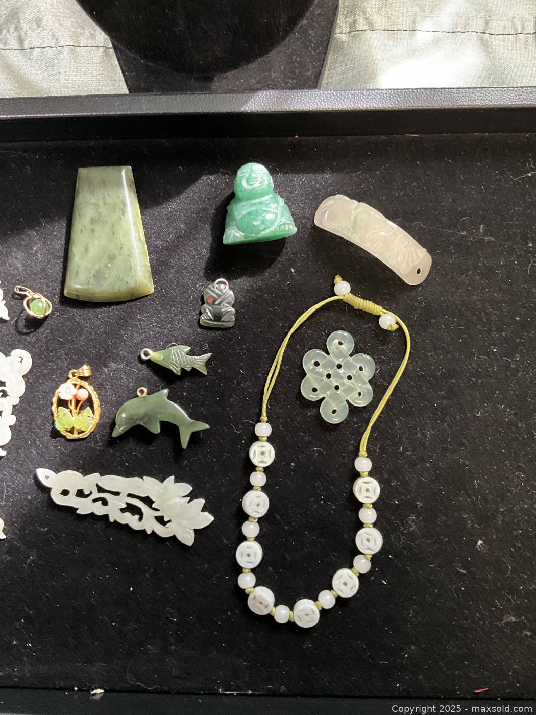 Assorted Nephrite and Jadeite Carvings, Pendants and Necklace | Maxsold