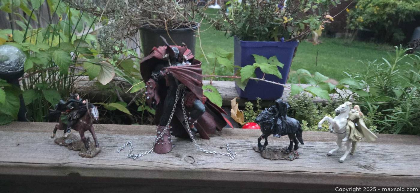 Lord of the Rings and Spawn figures | Maxsold