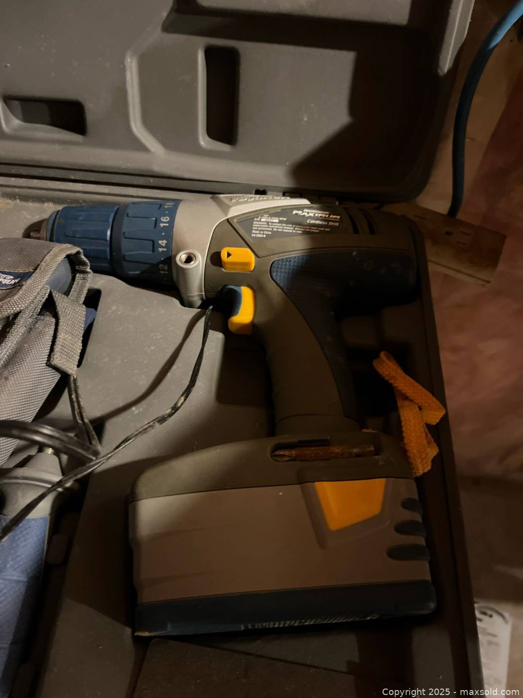 Mastercraft Maximum 18V cordless drill set with rechargeable spotlight ...