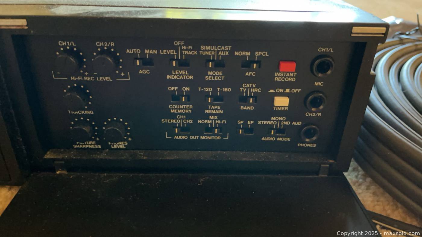 Zenith VR3200 VHS player with remote and cords | Maxsold