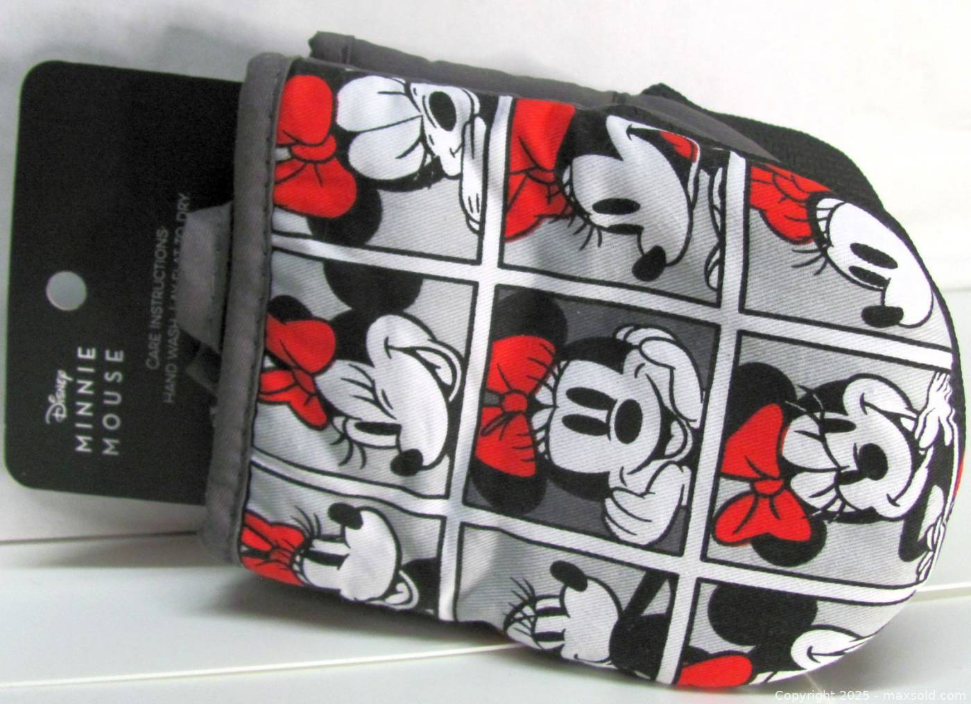 Disney Minnie Mouse mini oven mitts set | Maxsold