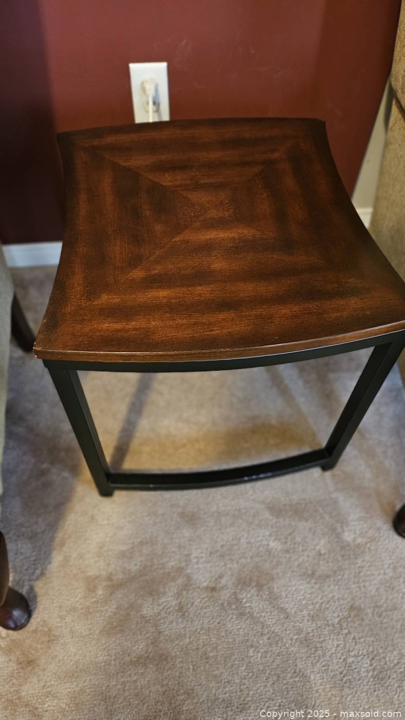 Metal Frame Wood Top End Table | Maxsold