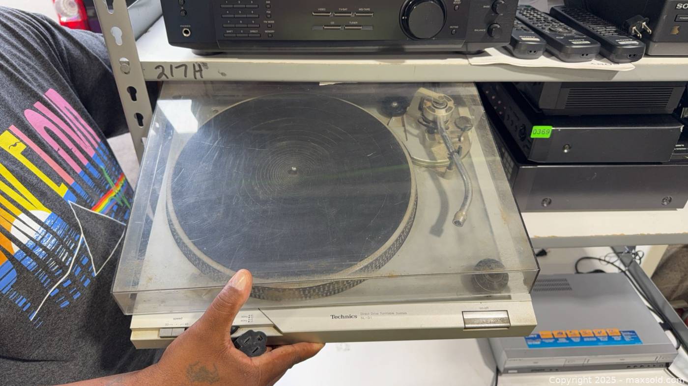 Technics receiver and turntable | Maxsold