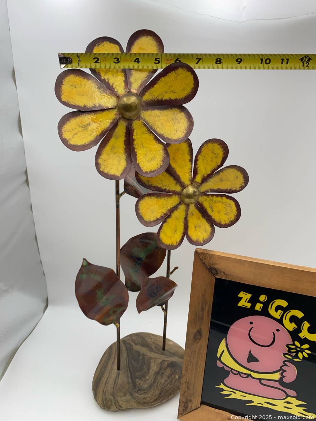 Ziggy framed glass art and metal flower sculpture | Maxsold