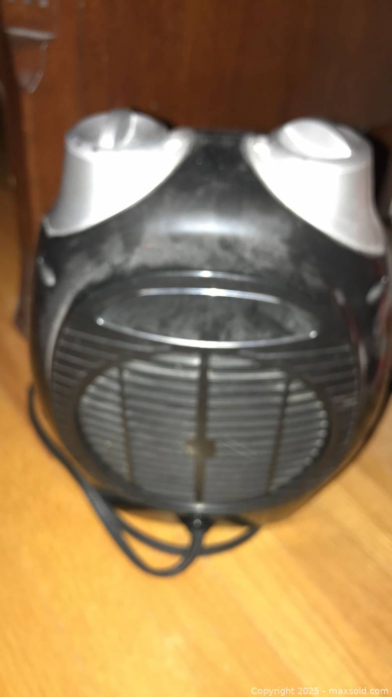 Dyson SV04 cordless vacuum and Honeywell HZ1350-C space heater | Maxsold