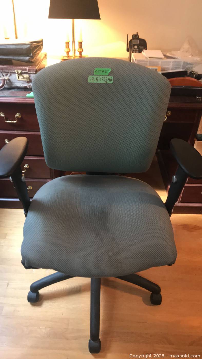 Upholstered swivel office chair with arms | Maxsold