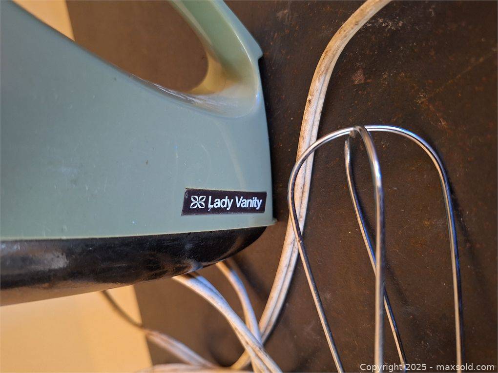 Black & Decker and Lady Vanity hand mixers | Maxsold