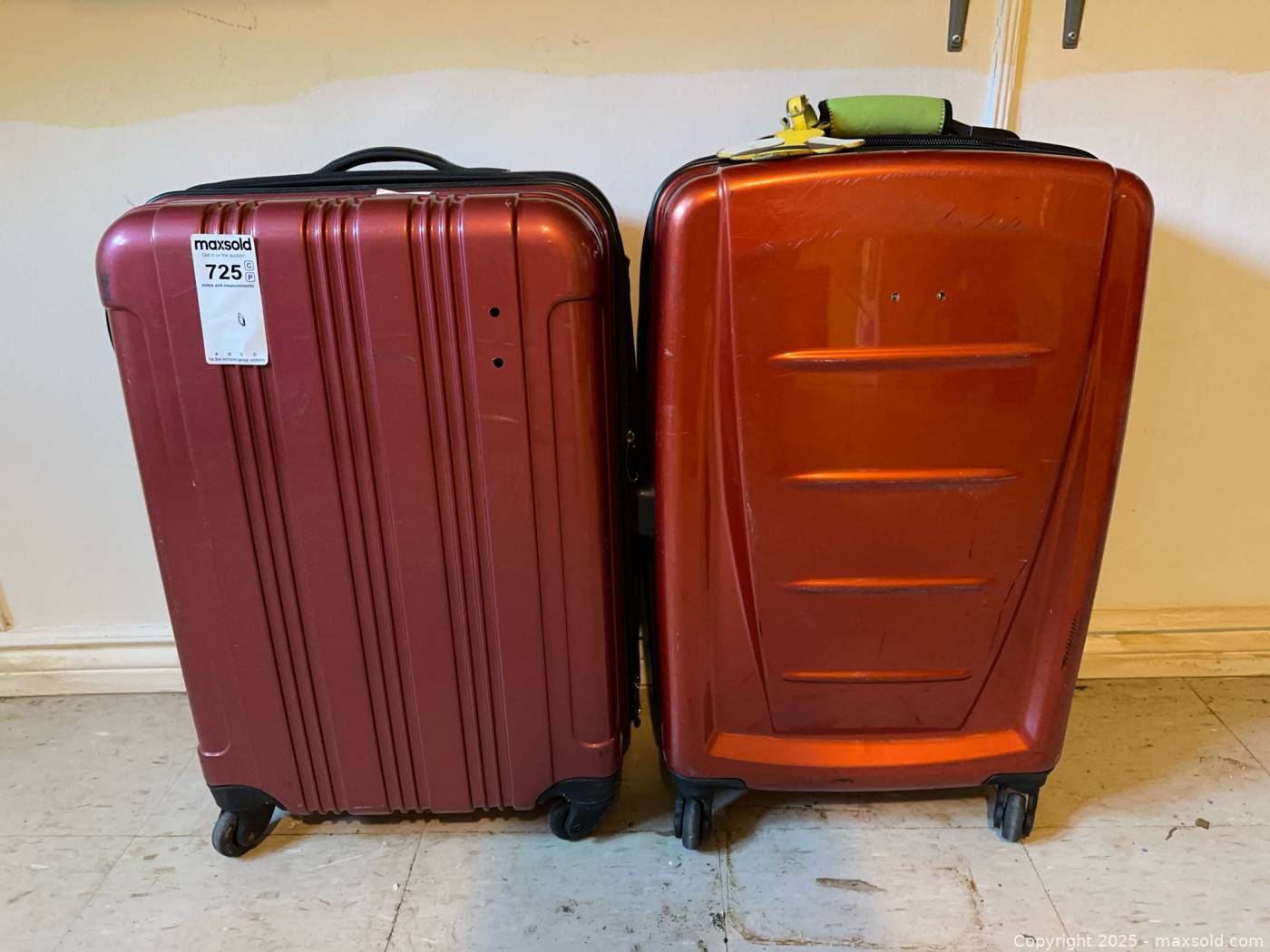 Samsonite red hard-shell spinner suitcases, 2 | Maxsold