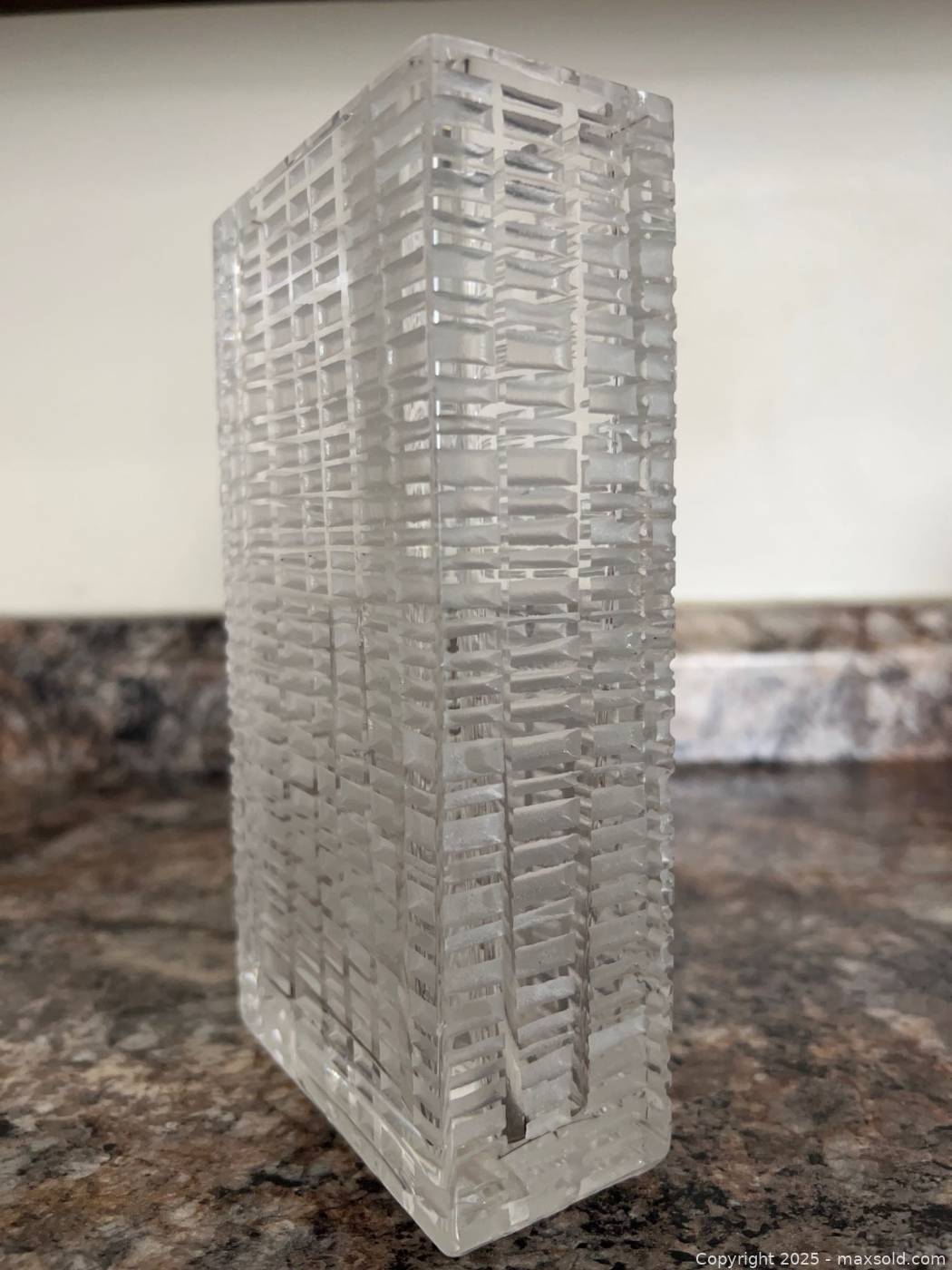 Peill & Putzler crystal geometric vase | Maxsold