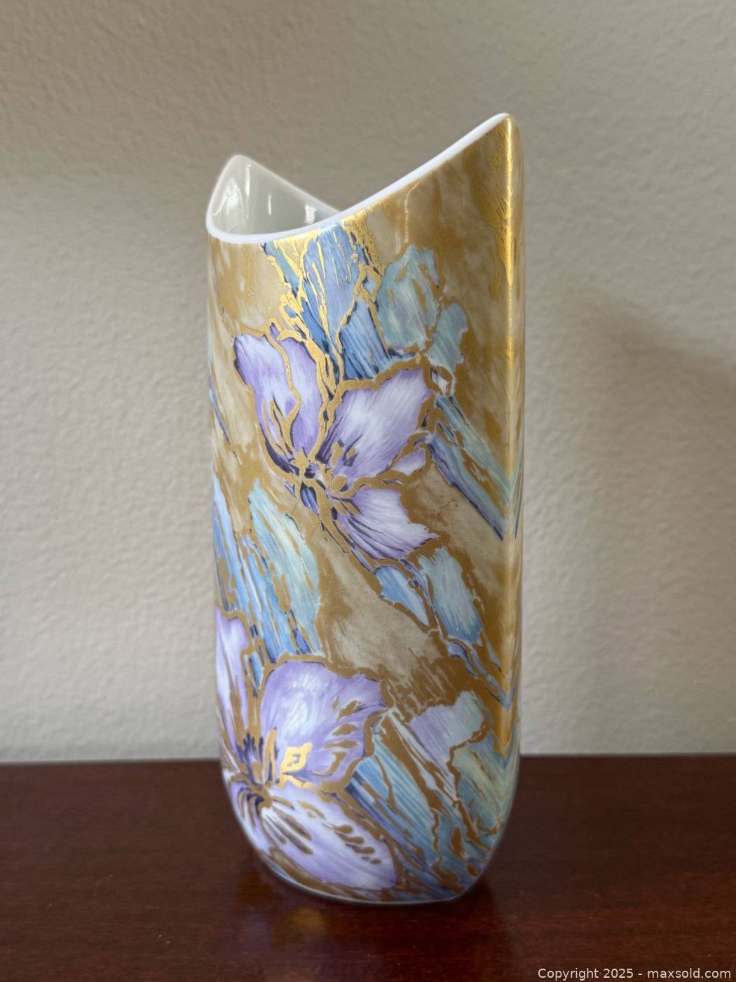 Vintage Kaiser Esplanade hand-painted porcelain vase | Maxsold