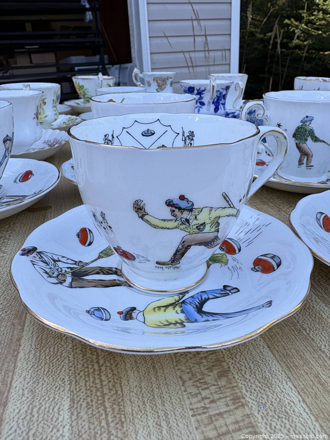 24 vintage tea cup and saucer sets | Maxsold