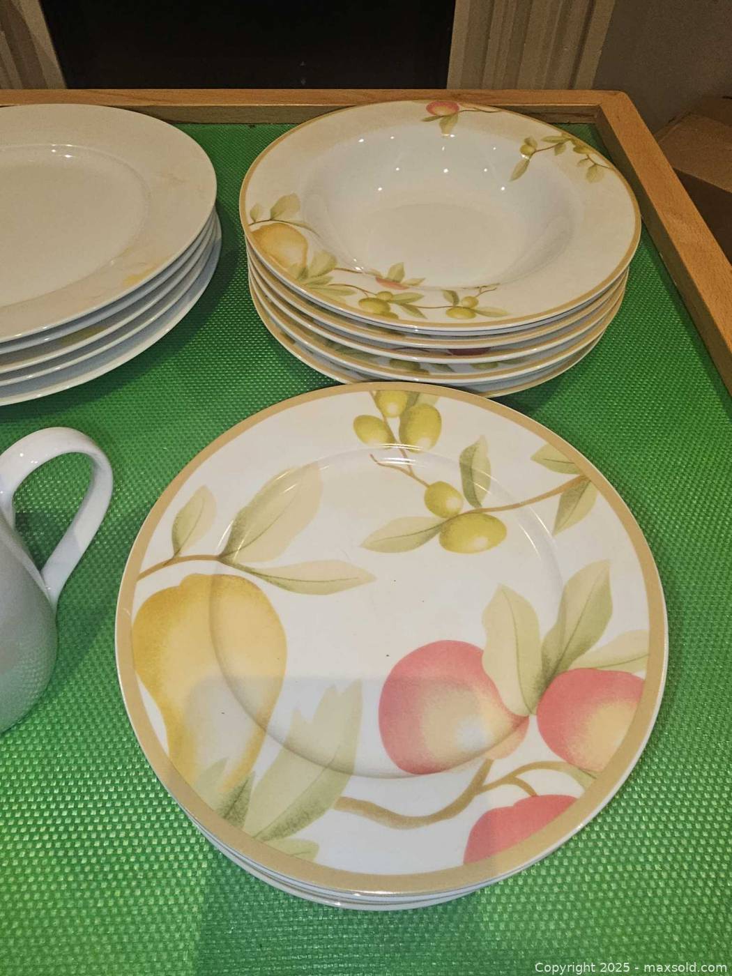 Stokes 25-piece ceramic dinnerware set | Maxsold