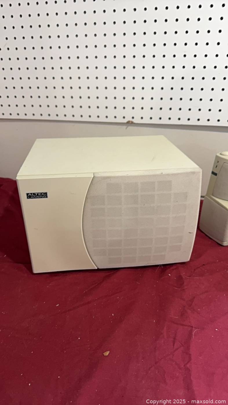 Altec Lansing powered computer speaker system with subwoofer and ...