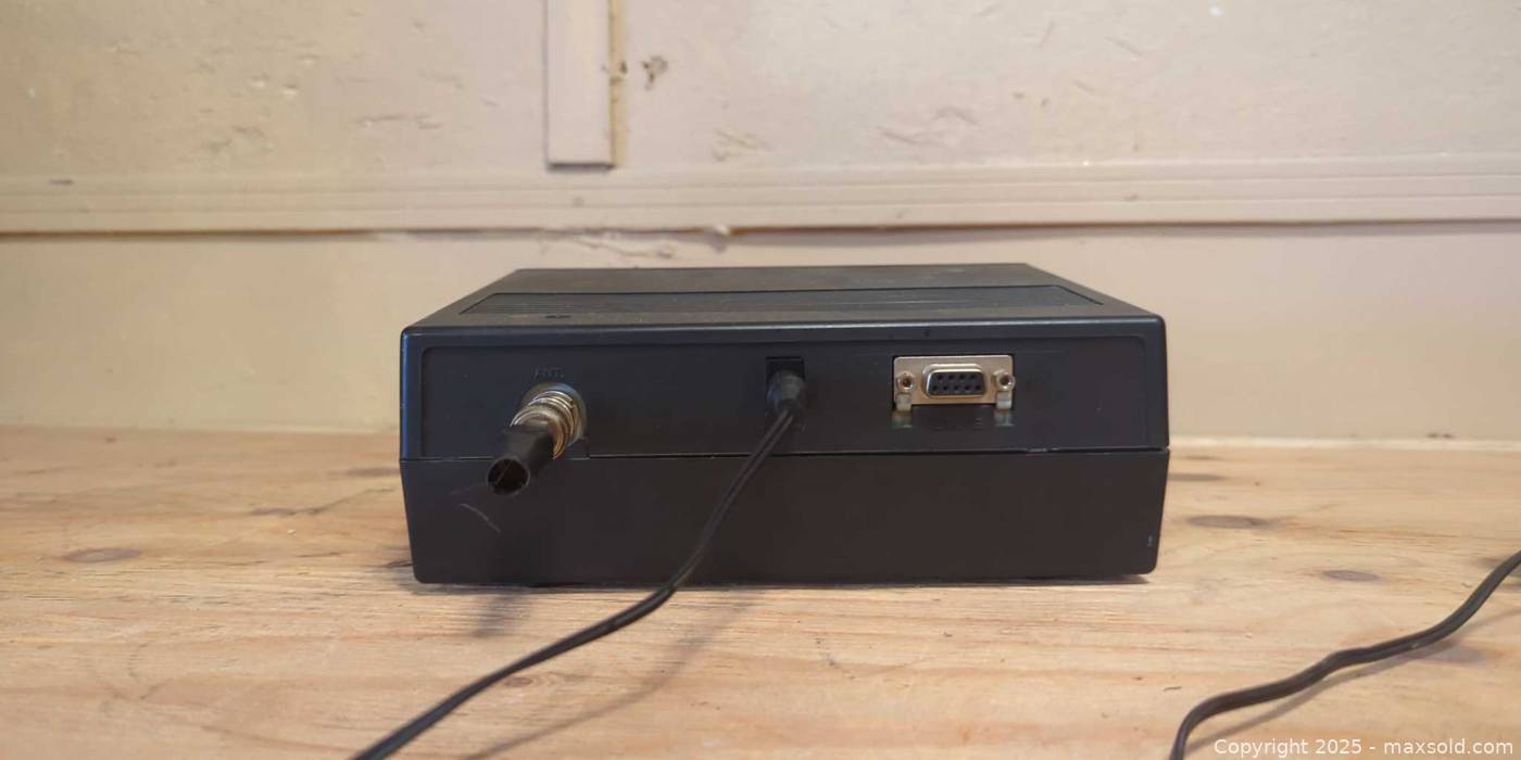 RadioShack PRO-2052 trunking scanner | Maxsold