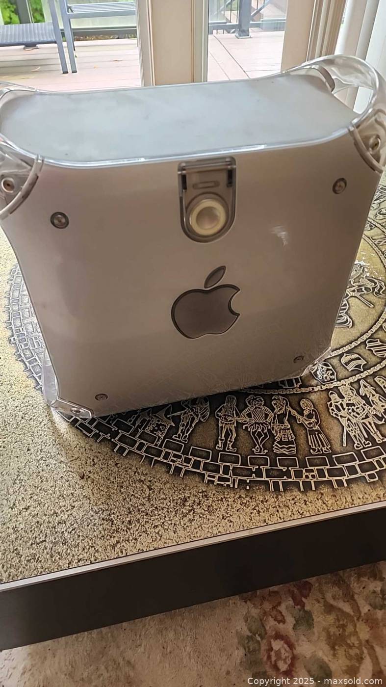 Apple Power Mac G4 desktop computers x2 | Maxsold