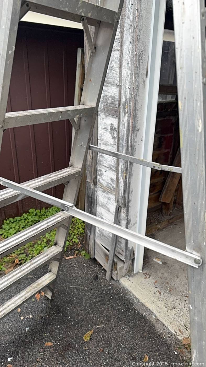 7 foot aluminum step ladder | Maxsold