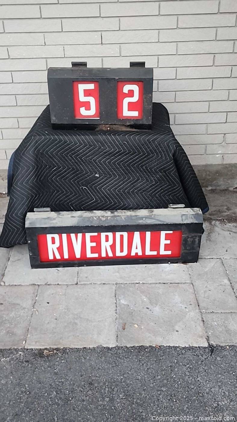 Ottawa streetcar destination sign boxes | Maxsold