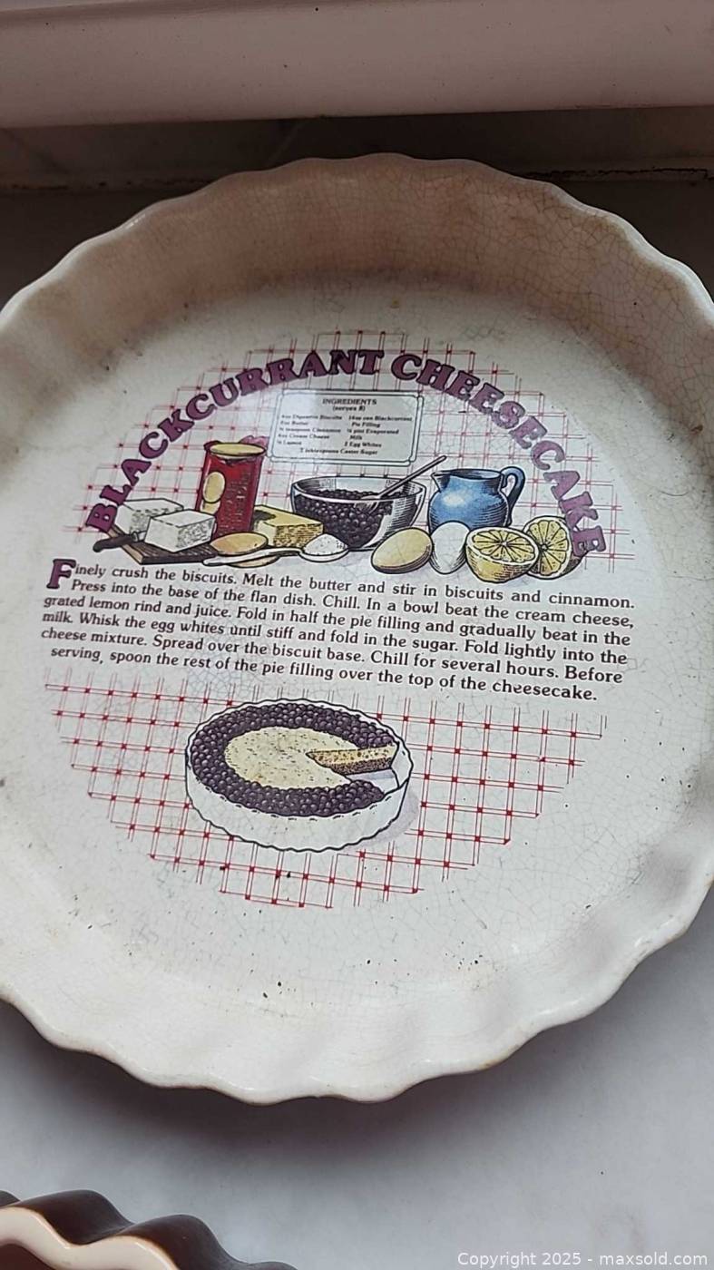 Six ceramic fluted pie plates | Maxsold