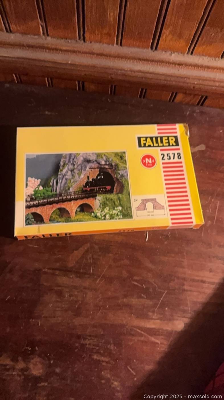 Faller 2578 bridge, Aurora 4156 church & misc kit | Maxsold