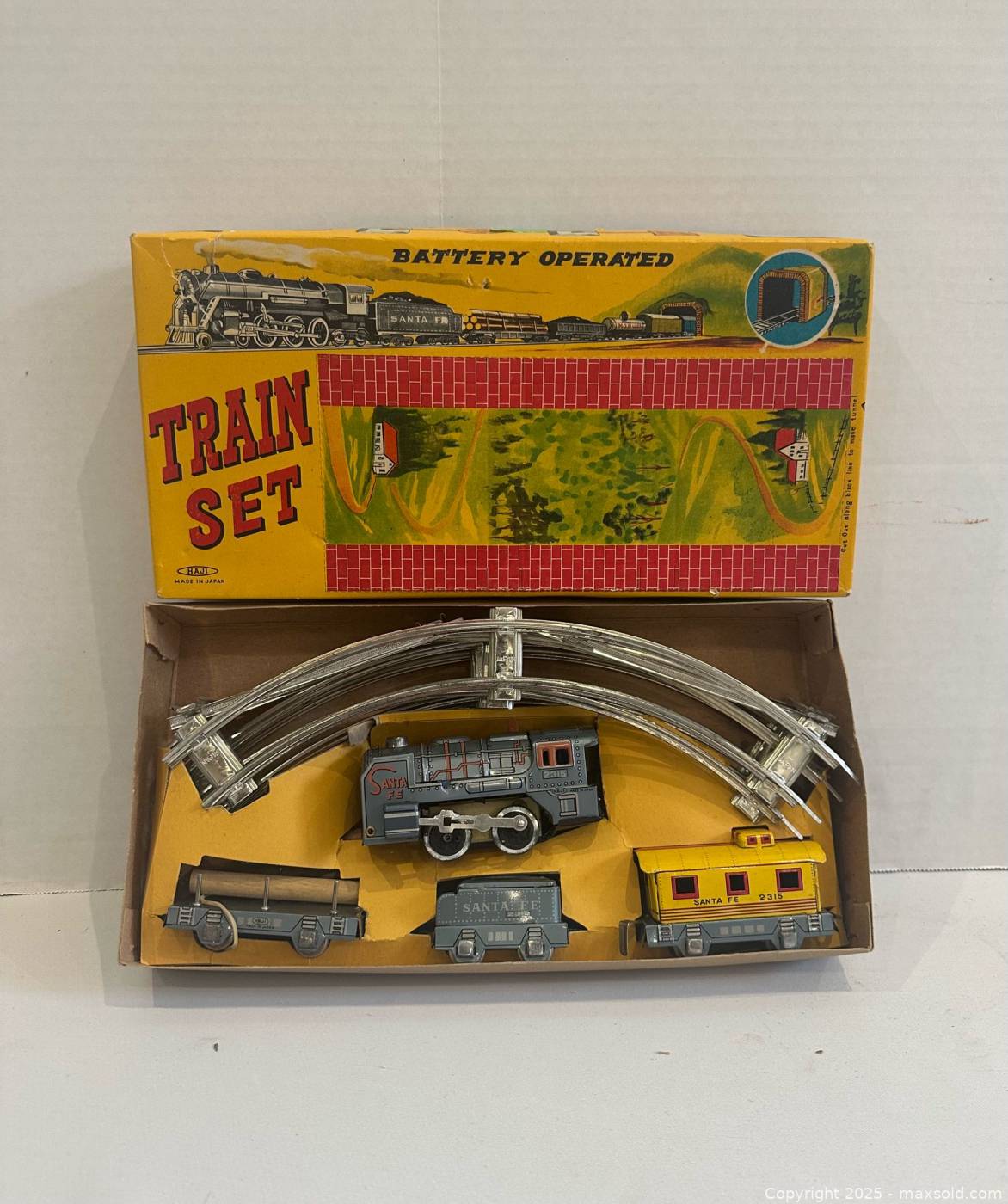 Chand battery-operated Santa Fe train set | Maxsold