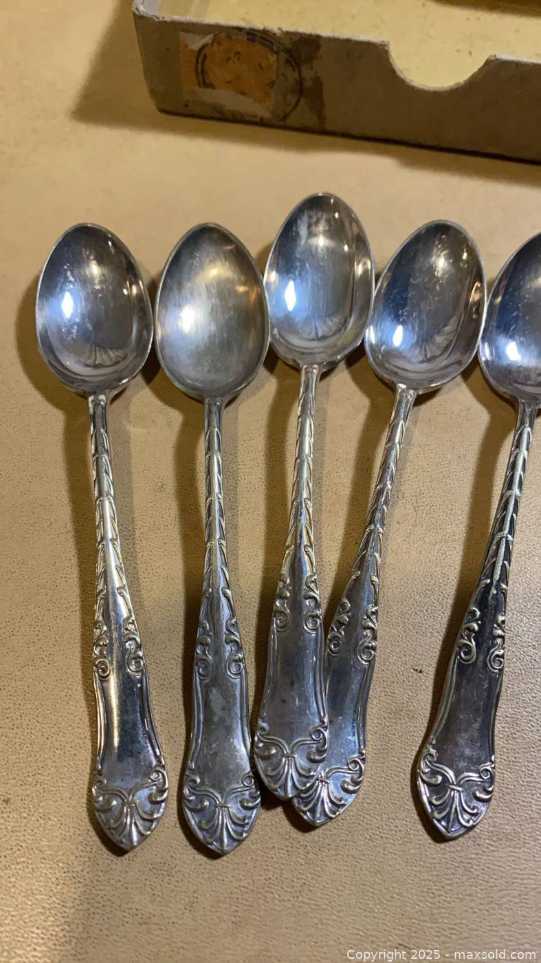 Ornate silver-plated teaspoons, 12 | Maxsold