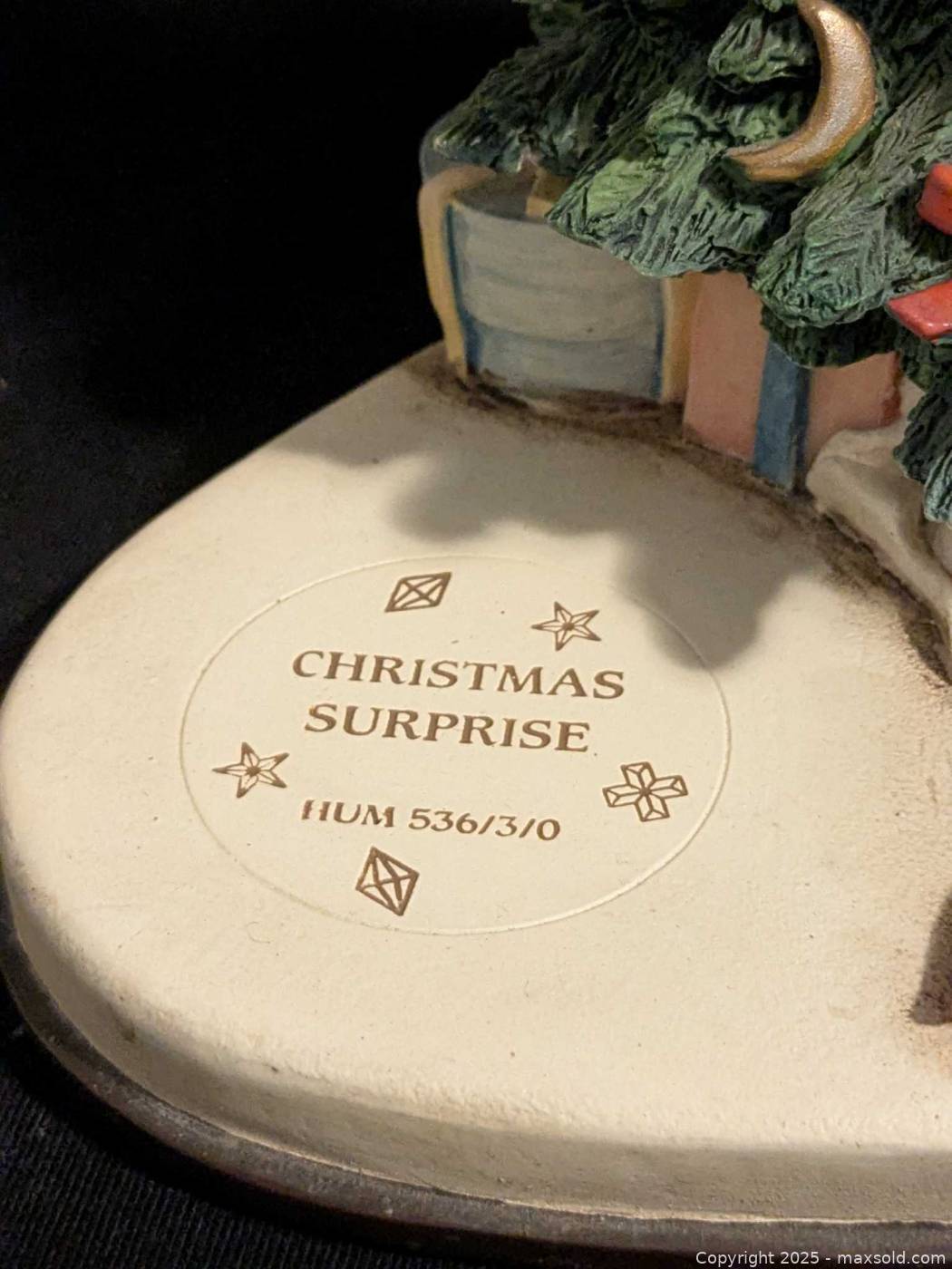 M.J. Hummel Musikfest “Christmas Surprise” music box | Maxsold