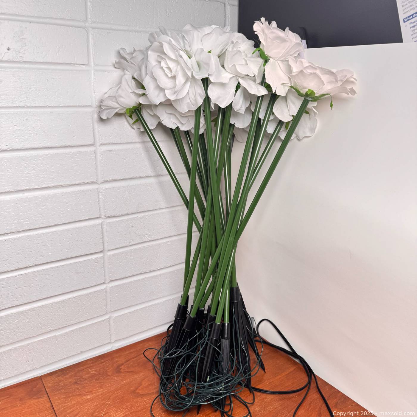 Long Stem LED Light-Up White Roses | Maxsold