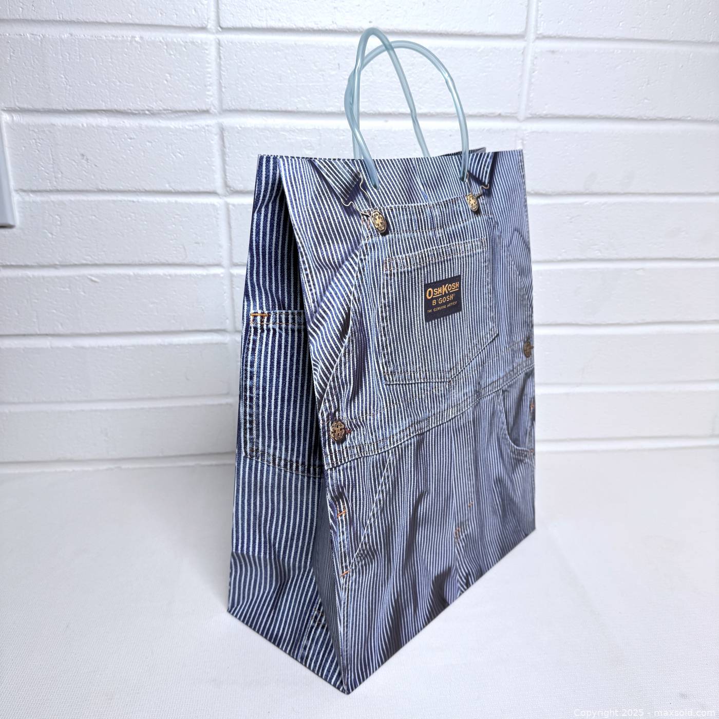 OshKosh B'Gosh paper shopping bags, 12 | Maxsold